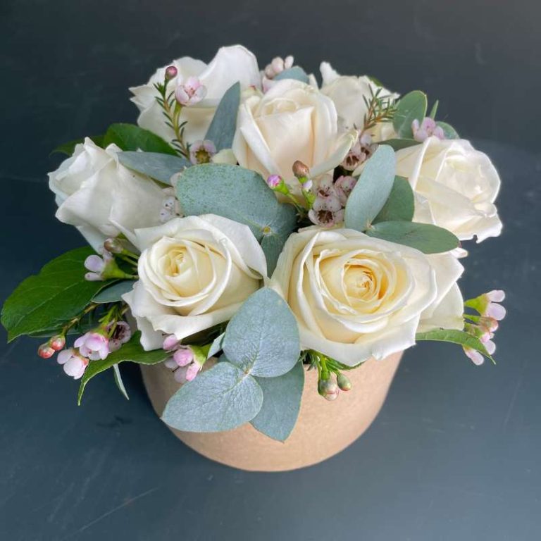 Hvide & Røde roser » Bestil blomster & buketter i dag